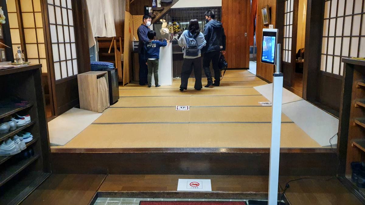 30 Japan Travel Tips: Essential Etiquette Guide to Being Polite ...